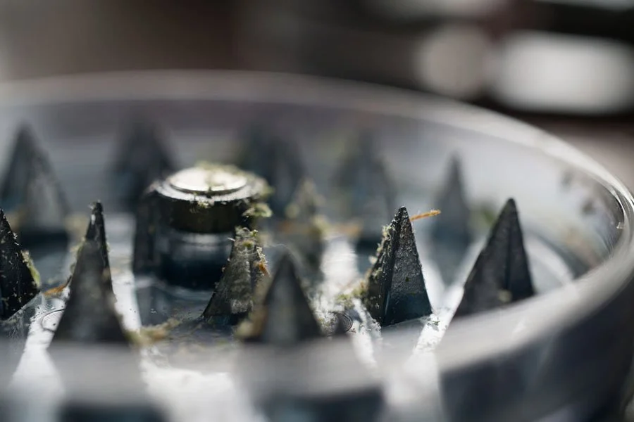 How to Clean Weed Grinder: Easy Steps for Maximum Efficiency