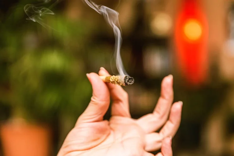 How to Coat a Joint in Kief: Level Up Your Rolling Game