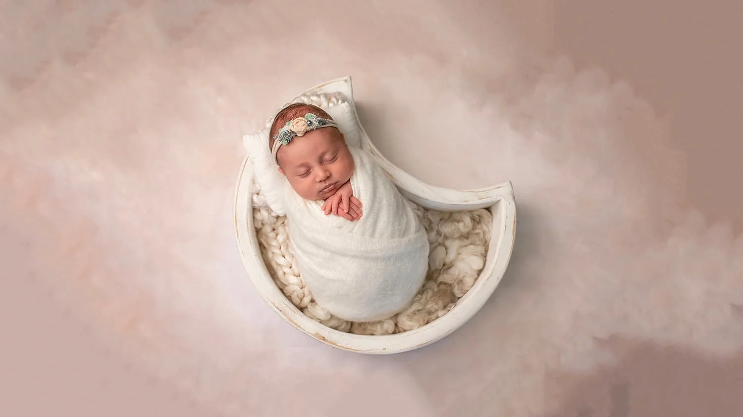 Anna Kay is a newborn, child & family portrait studio.