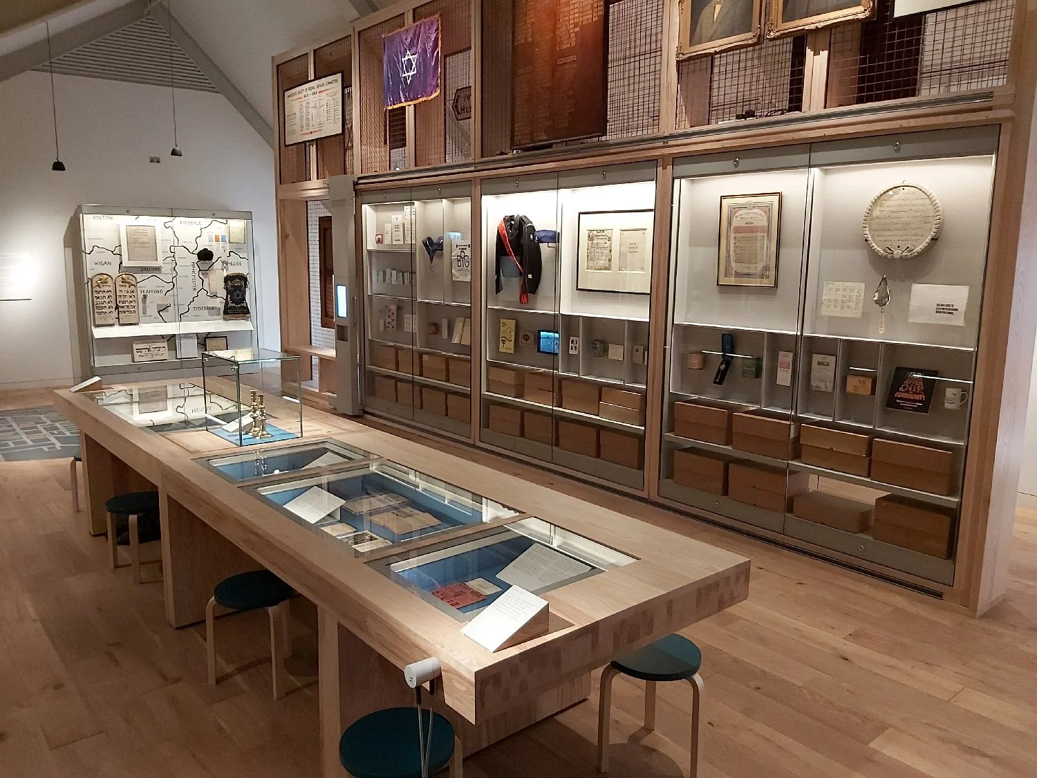 Manchester Jewish Museum Display Cases — Glasshaus Displays - Museum ...
