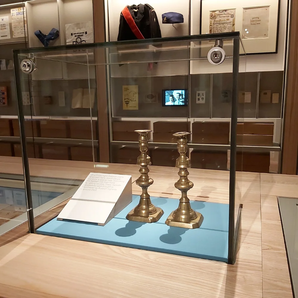 Foss - glass hood display case — Glasshaus Displays - Museum exhibition ...