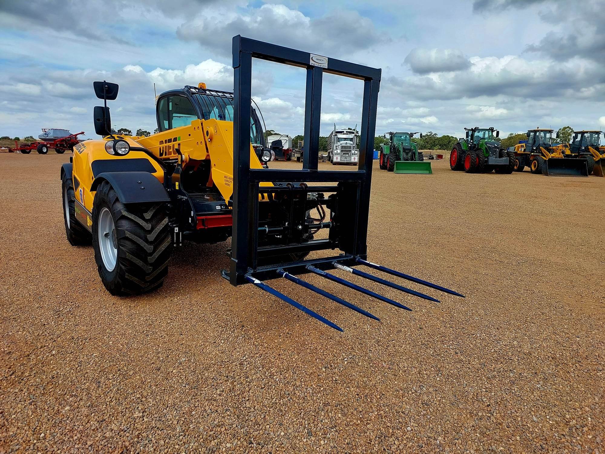 Premium Cotton Spears and Forks | AARCH - Efficient Handling Solutions ...