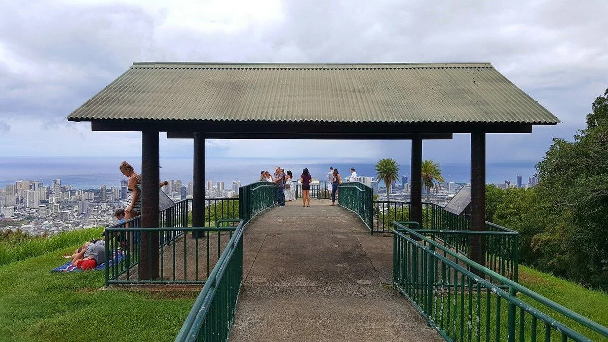 Sunset Hike — Hawaii Currents | A Guide for Modern-Day Honolulu