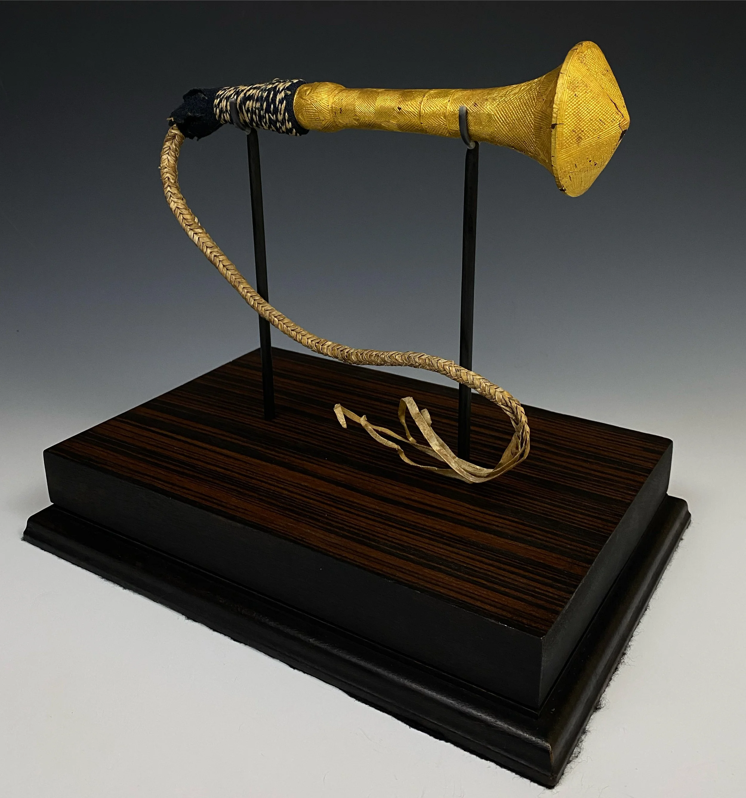 Gold covered fly whisks of the Akan in west Africa — Mooscollection