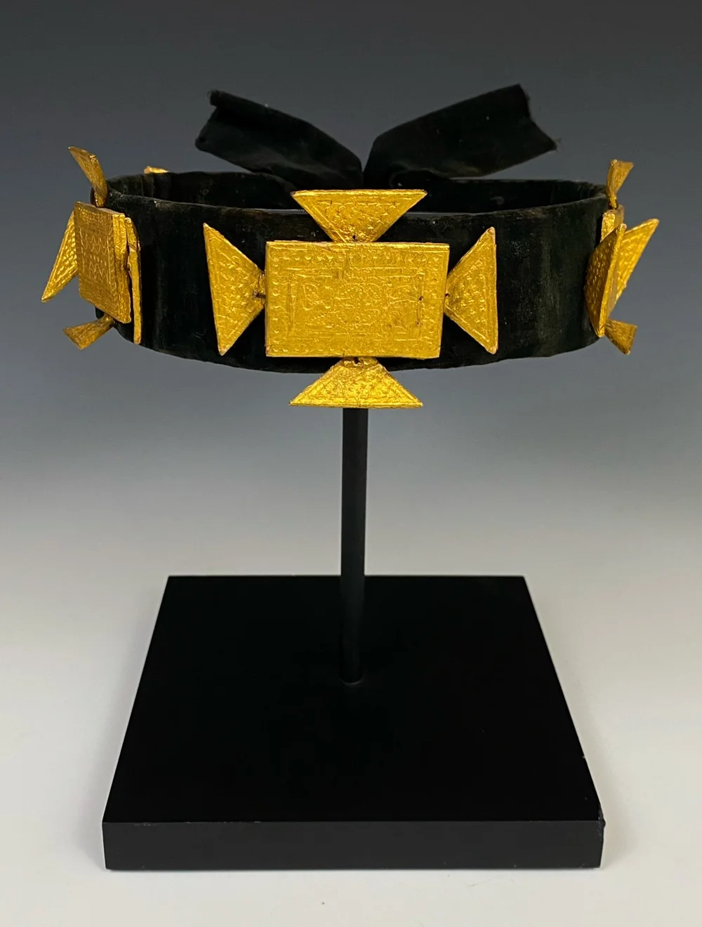 Akan crowns and headdresses from Ghana and Côte d'Ivoire (Ivory Coast ...