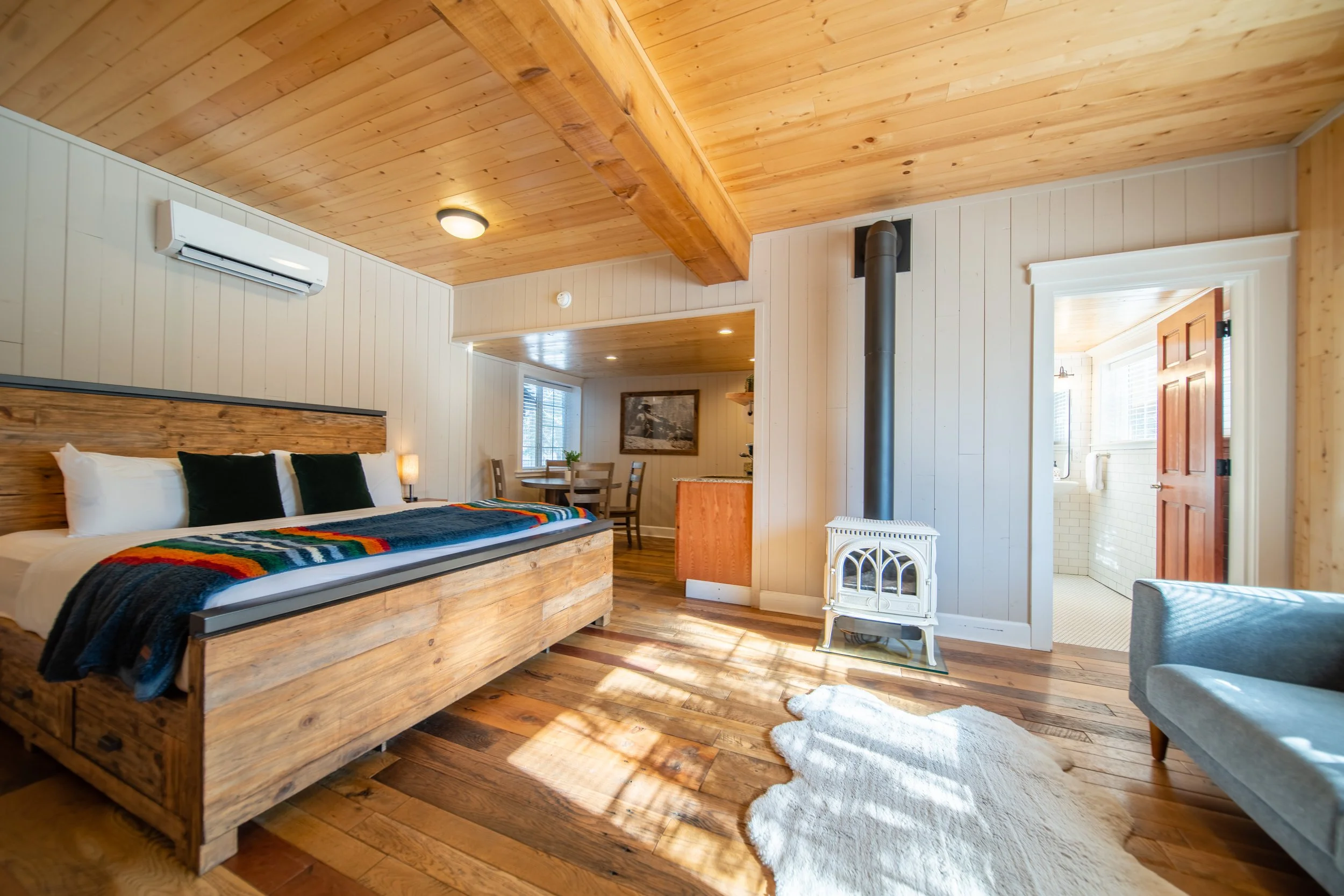 Cabin 6 — Shasta View Lodge