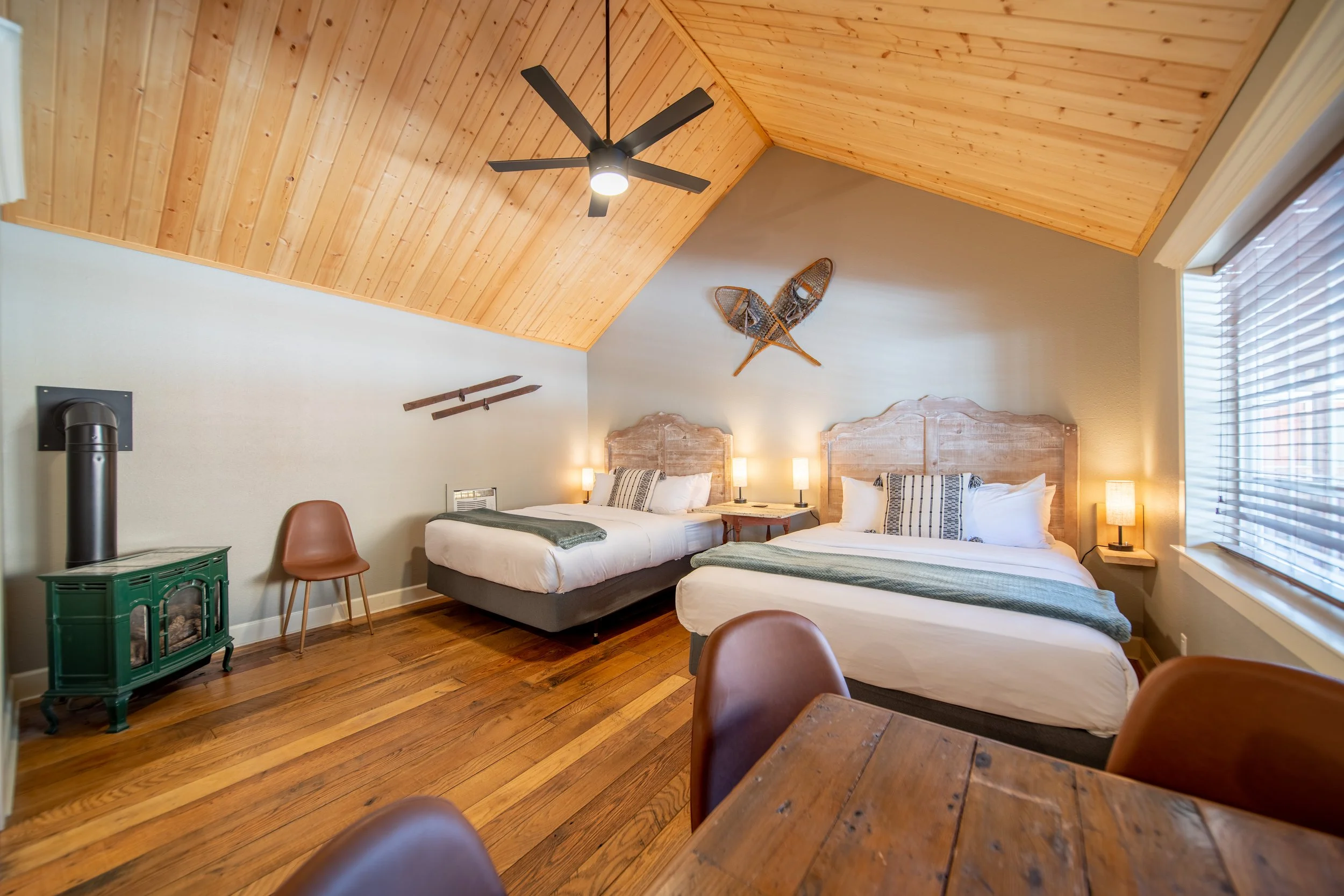 Cabin 4 — Shasta View Lodge