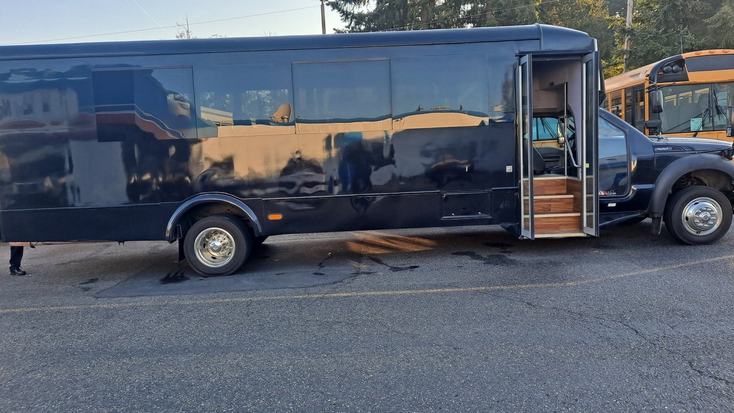 Gallery 3 — Seattle Party Bus Shuttles Sprinter Limo Motorcoach