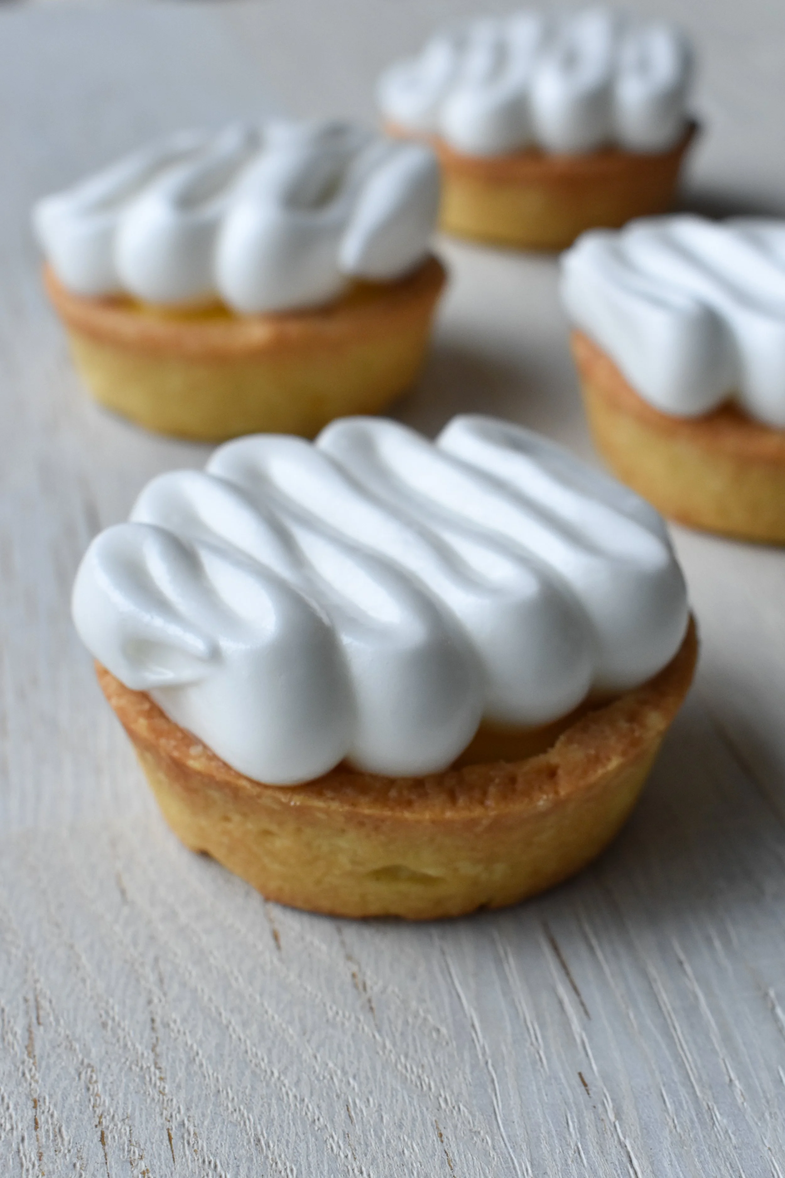 Mini Passionfruit Meringue Tarts – Tangy, Sweet & Perfectly Bite-Sized ...