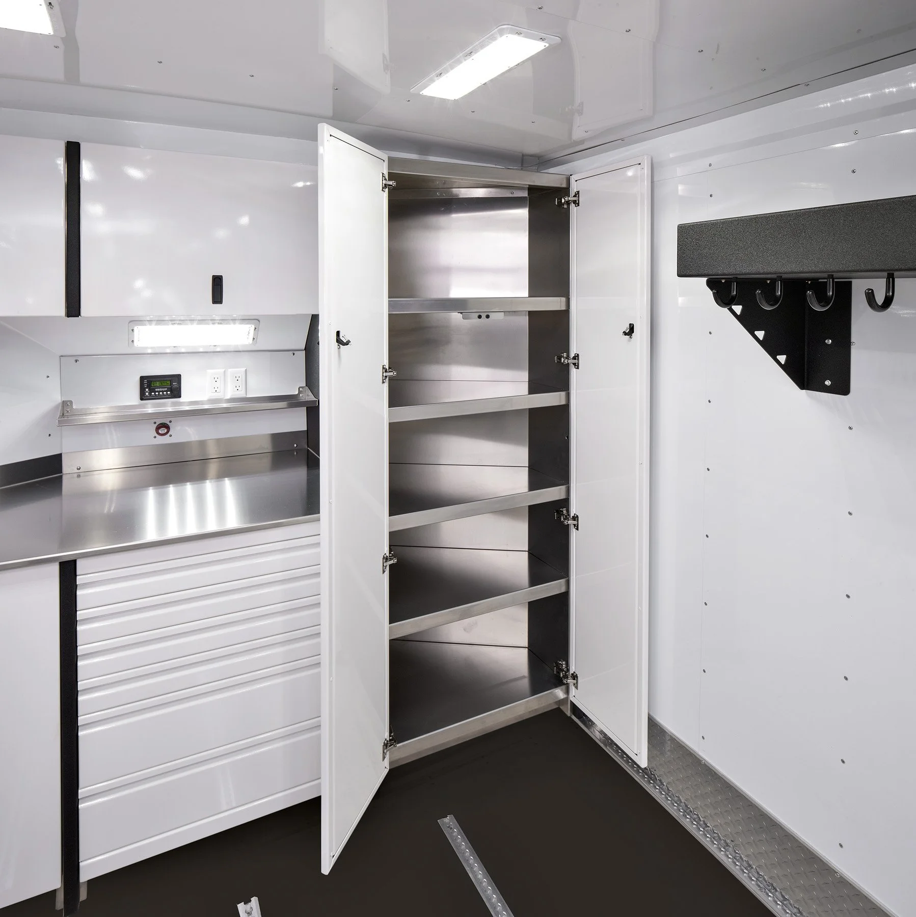 Trailer Interiors, Alterations & Cabinetry - FEATHERLITE TRAILER WITH ...