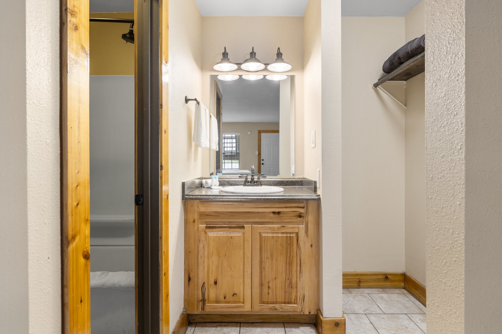 Rooms — Gruene Outpost River Lodge