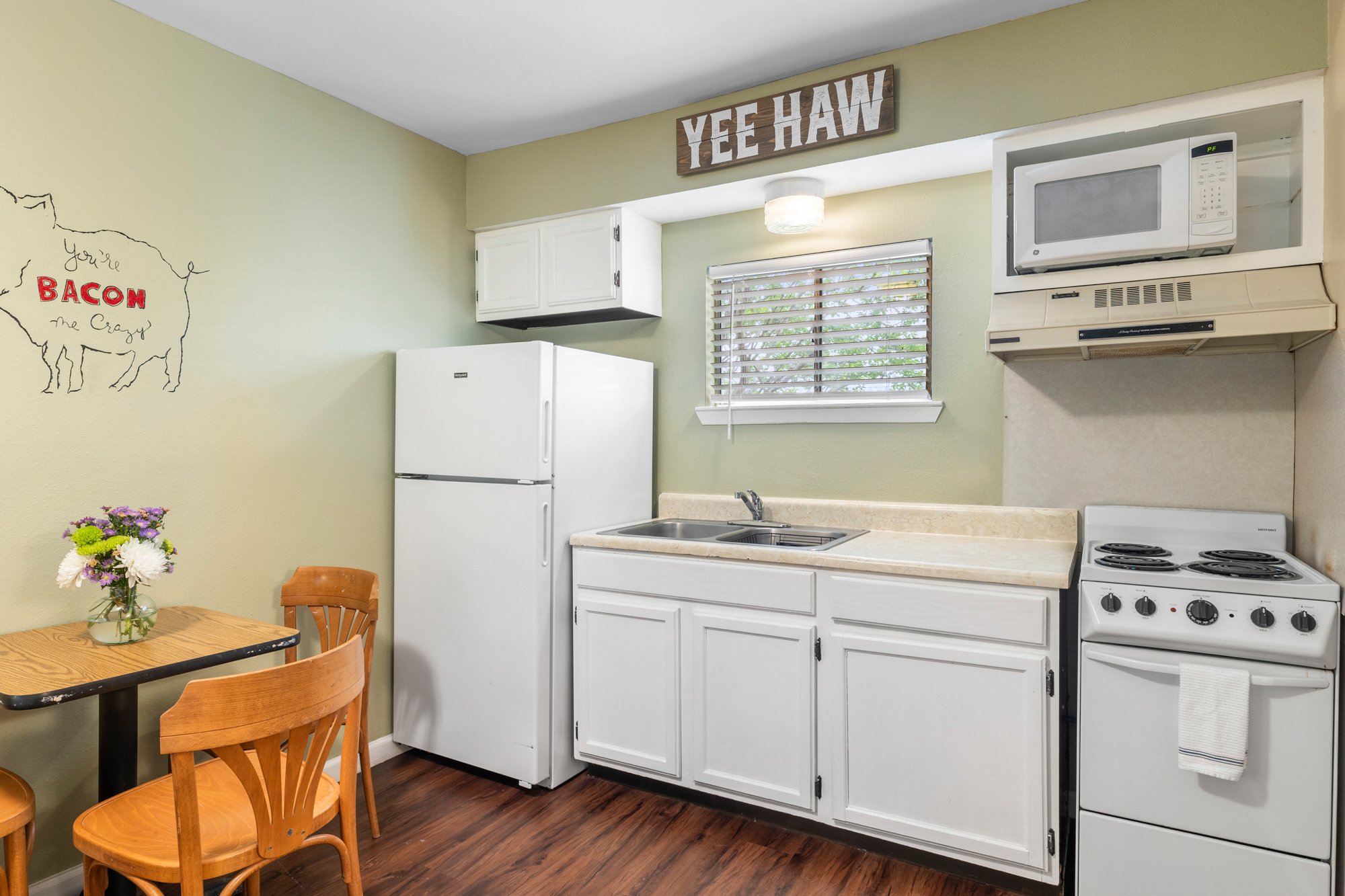 Rooms — Gruene Outpost River Lodge