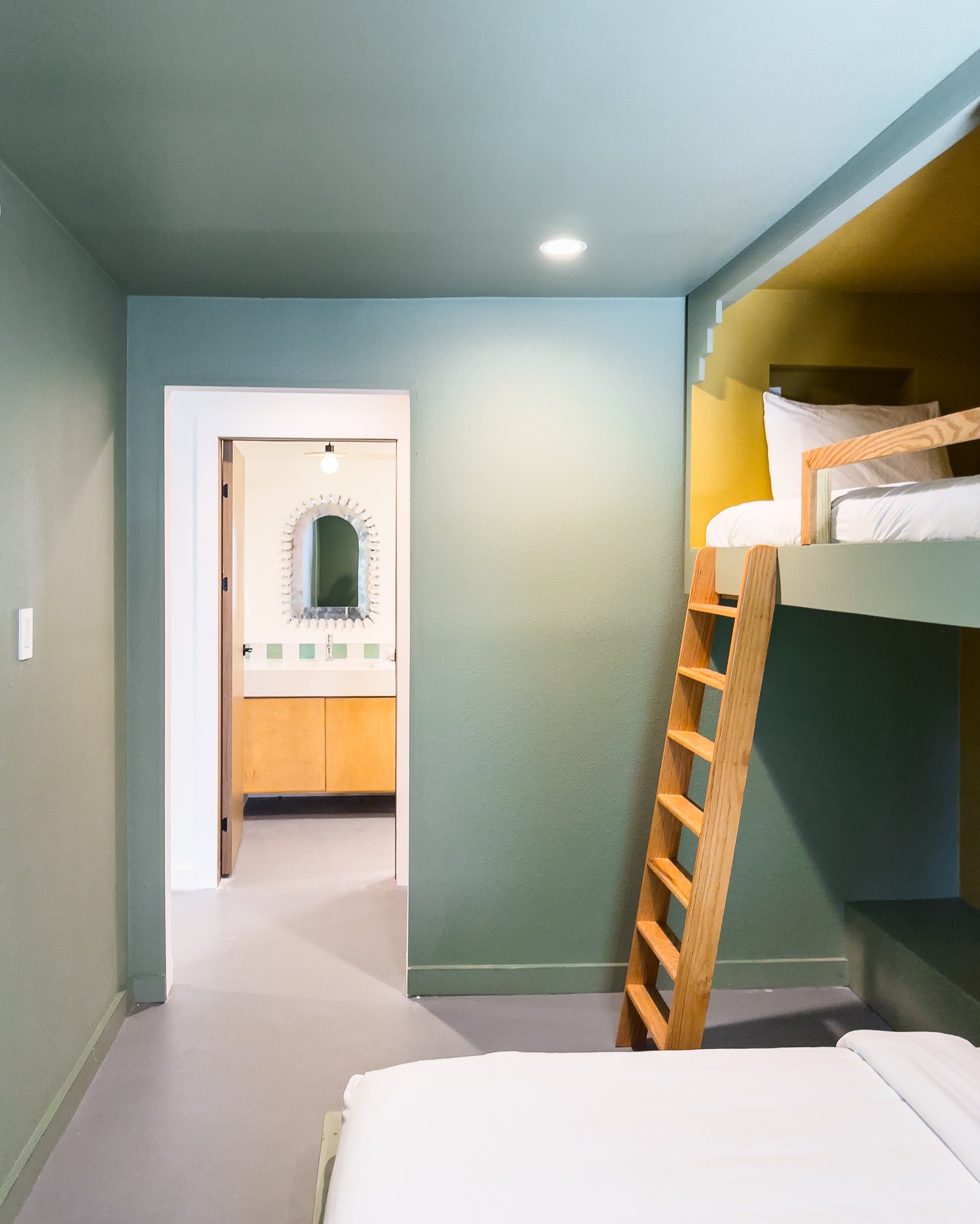 Gruene Outpost River Lodge