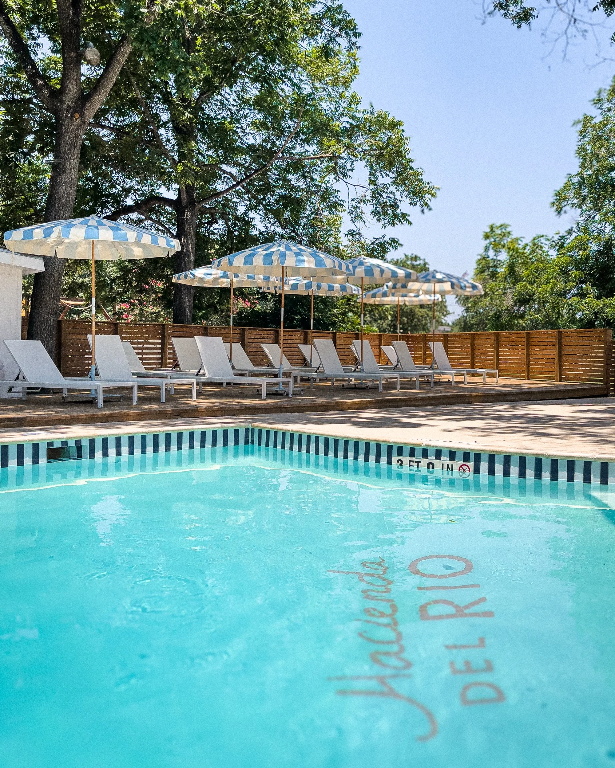 Gruene Outpost River Lodge