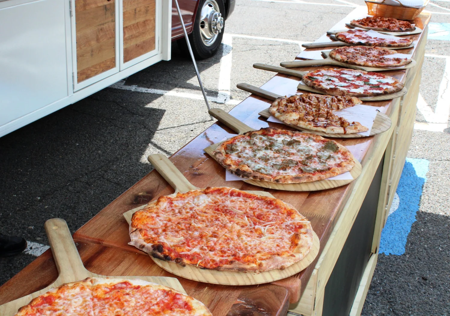 CT Pizza Truck Catering, Rent a Pizza Truck, Pizza Truck For Party ...