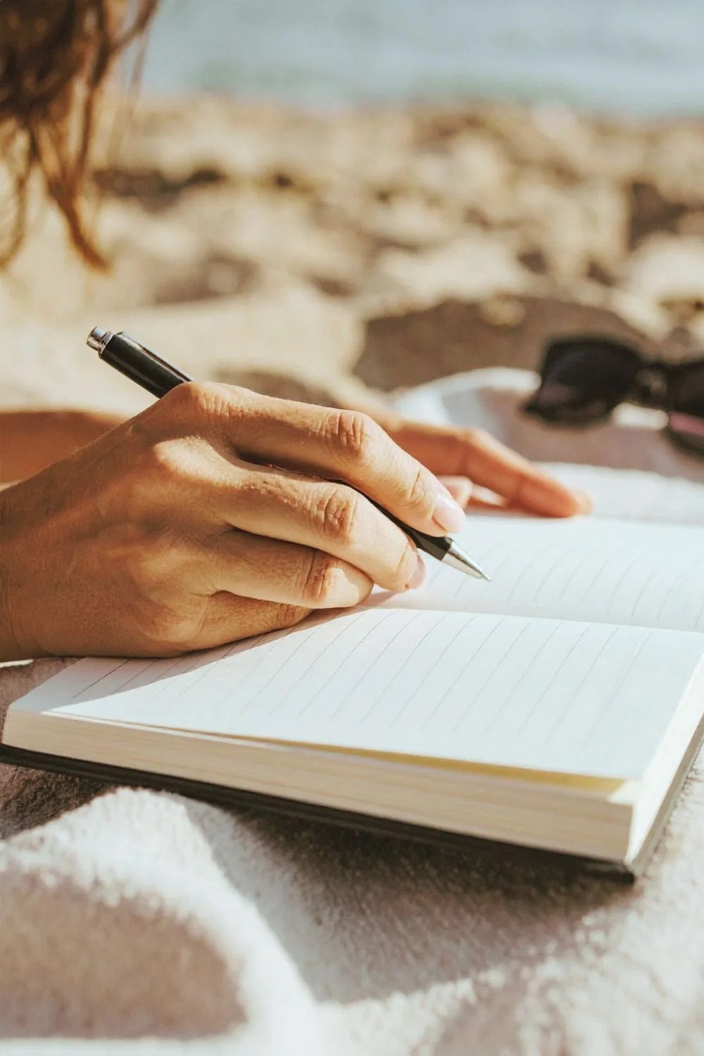 365 Daily Writing Prompts For Deep Reflection | 365 Journal Prompts