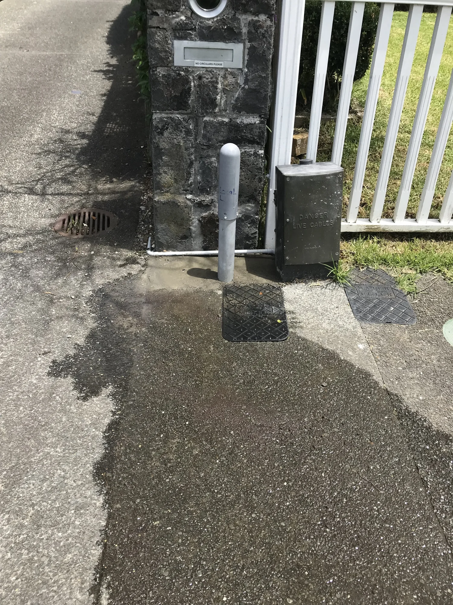 How to diagnose and fix a leak in your water main — Archer Plumbing ...