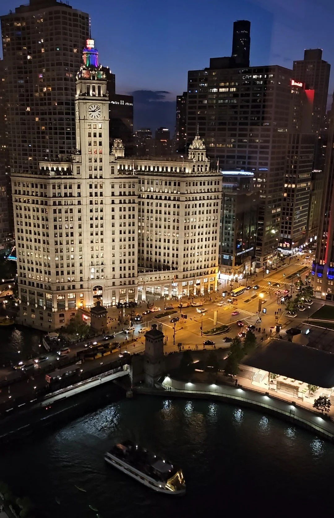 Hyatt Regency Chicago: What to expect — My Luggage Looks Good Here