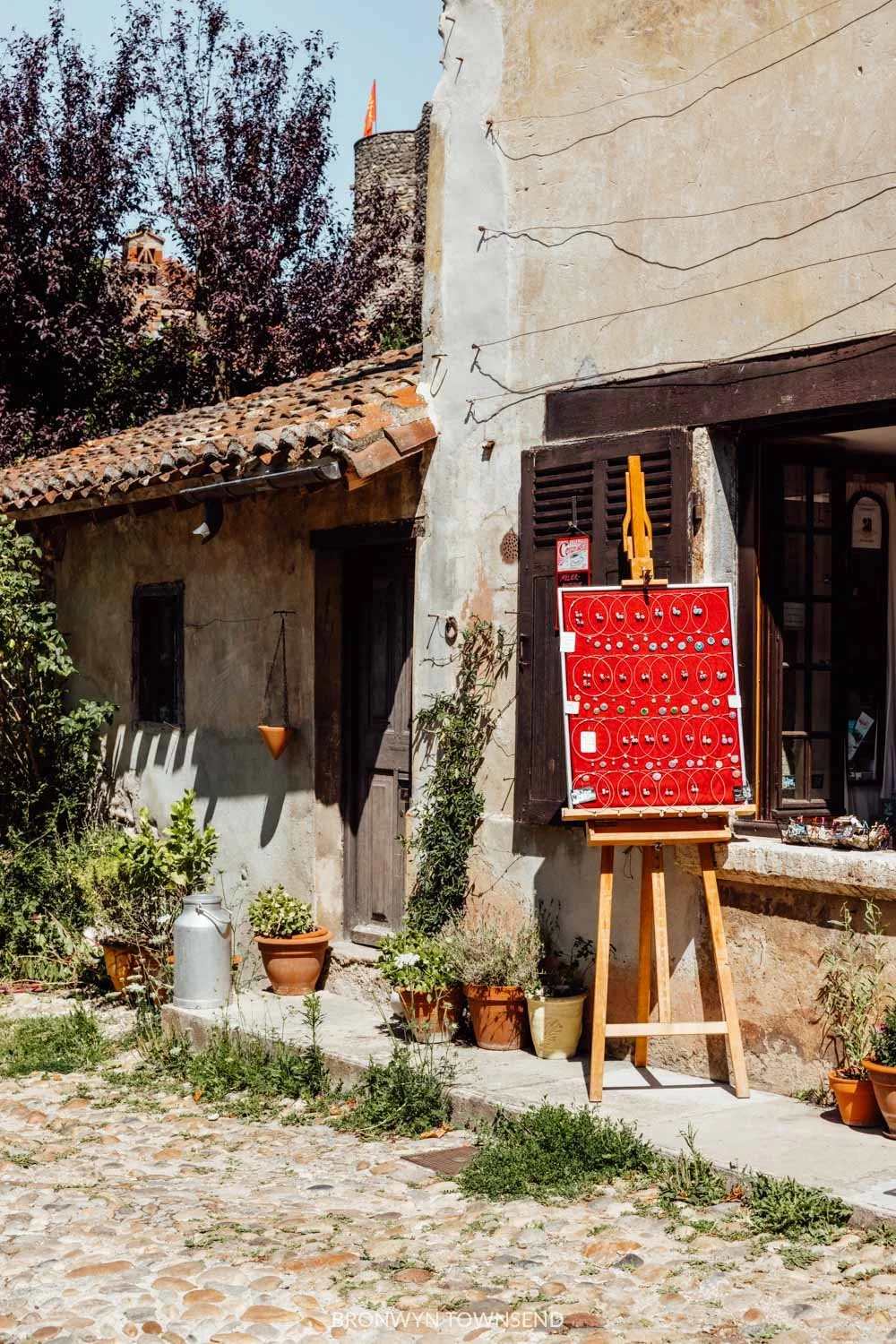 A Travel Guide to Perouges, France: The Perfect Day Trip From Lyon ...