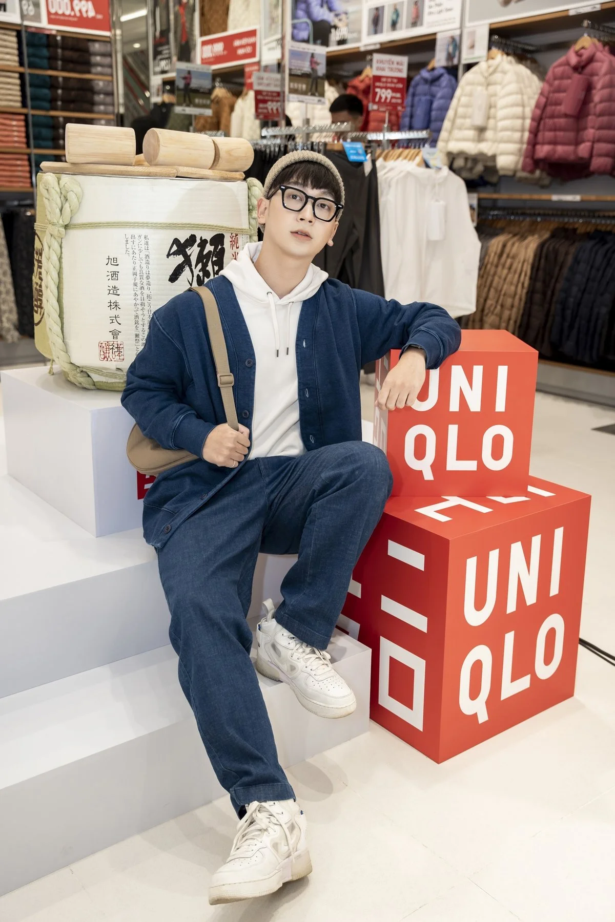 Cùng Ninh Tito khám phá Uniqlo Hoàn Kiếm vừa chính thức khai trương ...