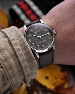 Tissot Heritage 1938 Automatic COSC Review: A Timeless Classic with ...