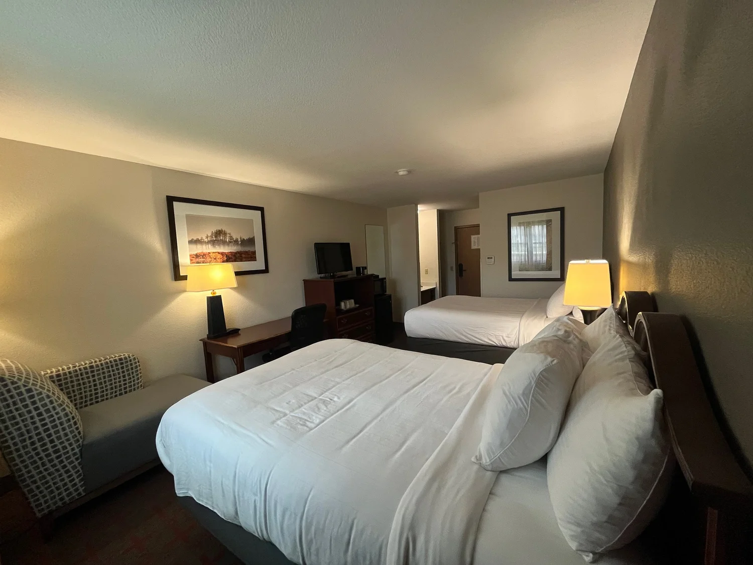 Rooms — Harbor Winds Hotel - Sheboygan, Wisconsin