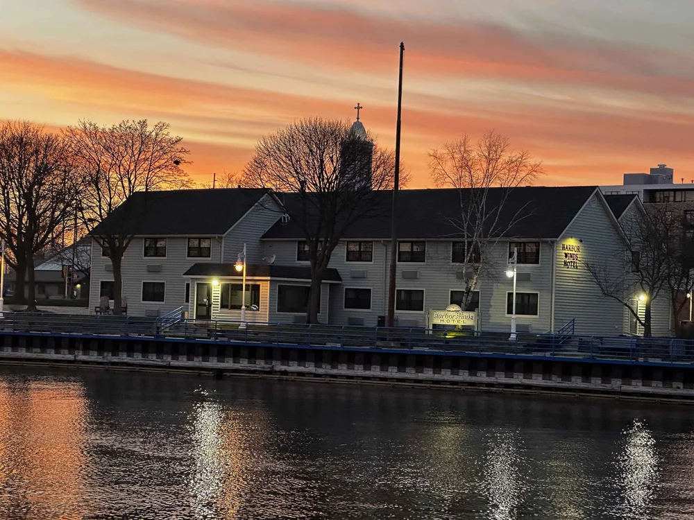 Harbor Winds Hotel - Sheboygan, Wisconsin