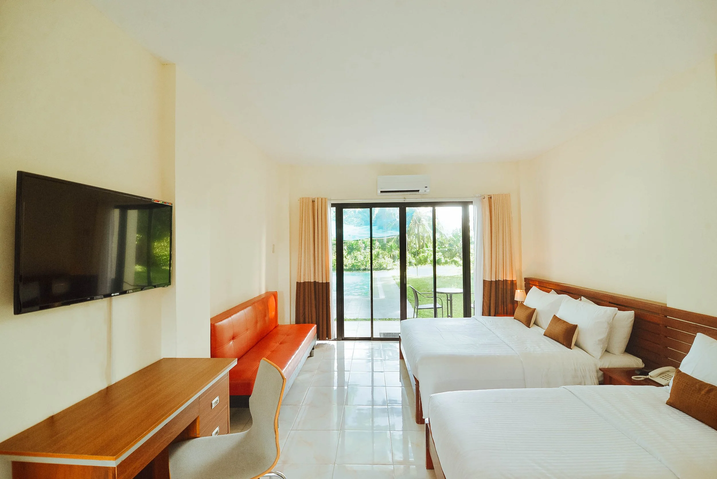 Poolside Rooms | Book Poolside Comfort Today — Fernando's Hotel
