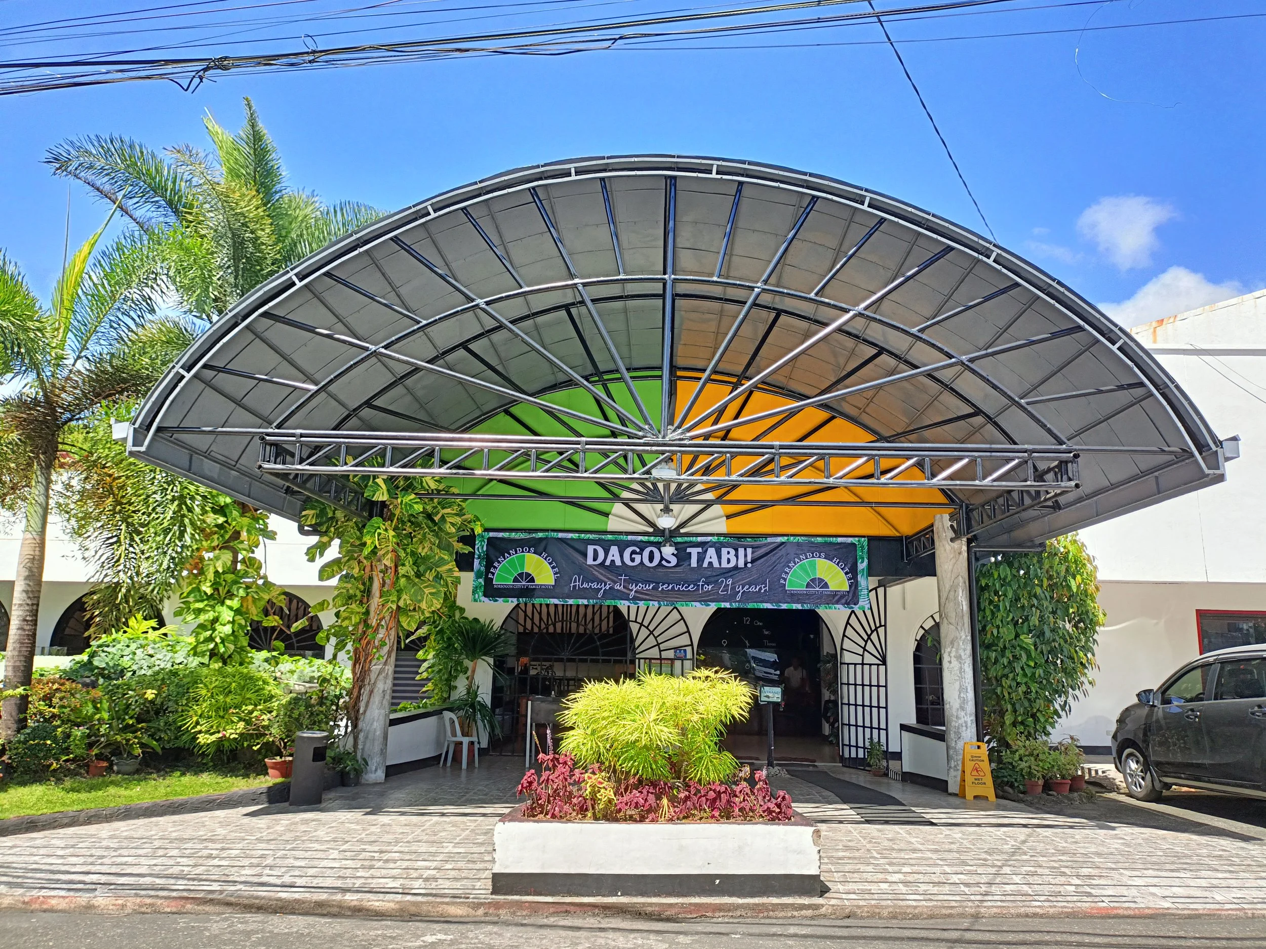 Contact 2 — Fernando's Hotel