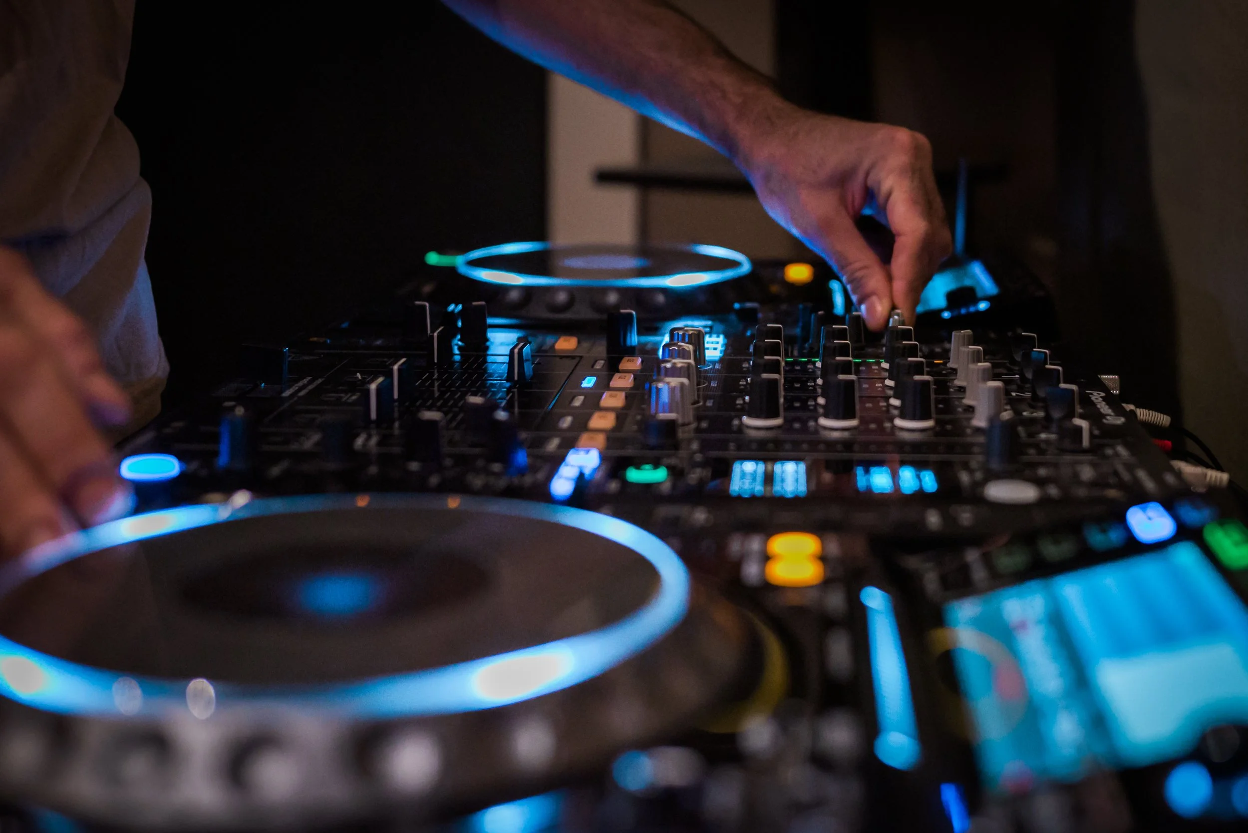 Learn to DJ — NVMA Studio