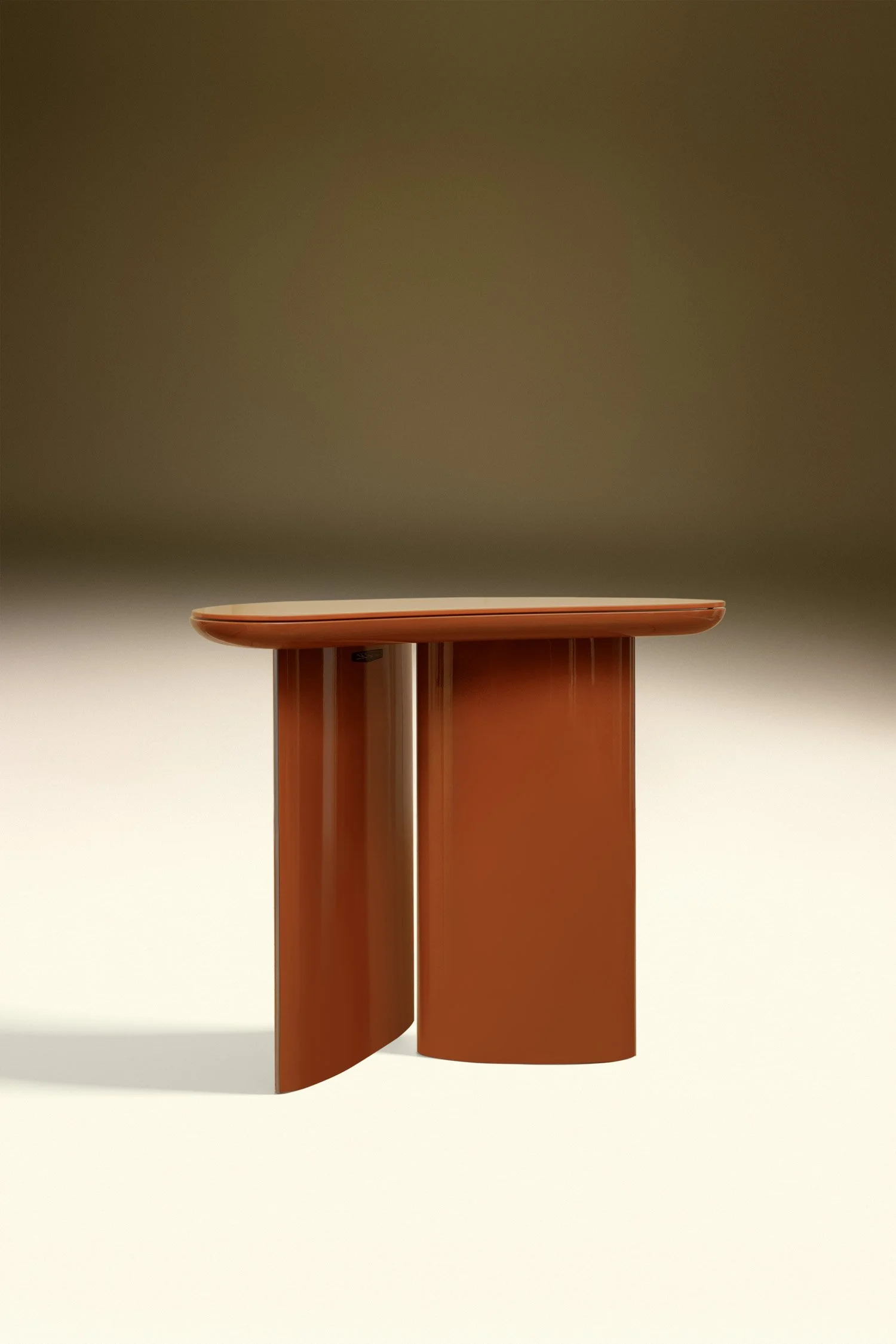 Lacquered Pointe Side Table — Mise-en-Scène — Tatjana von Stein