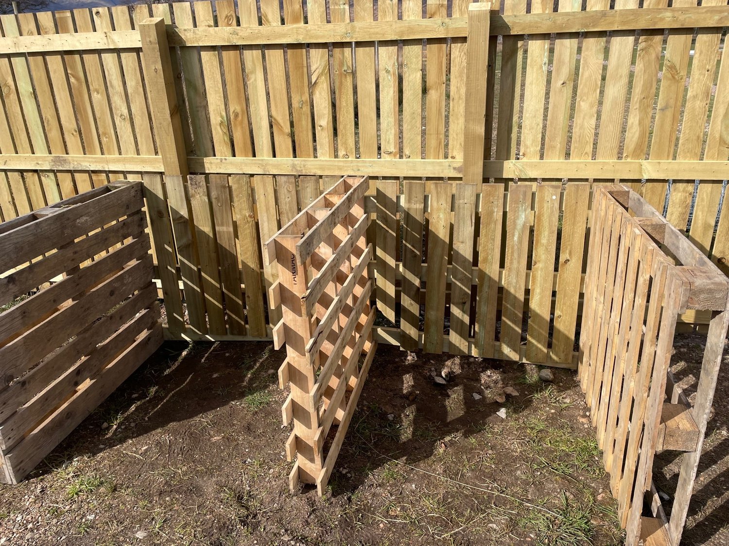 How to Build a Compost Heap with Pallets - A Step-by-Step Guide ...