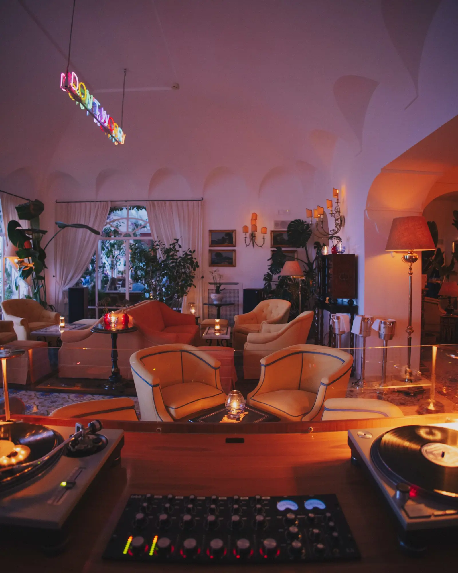 Global Reverie: A Curated Tour of Eight Iconic Hotel Bars — STUDIO A-N