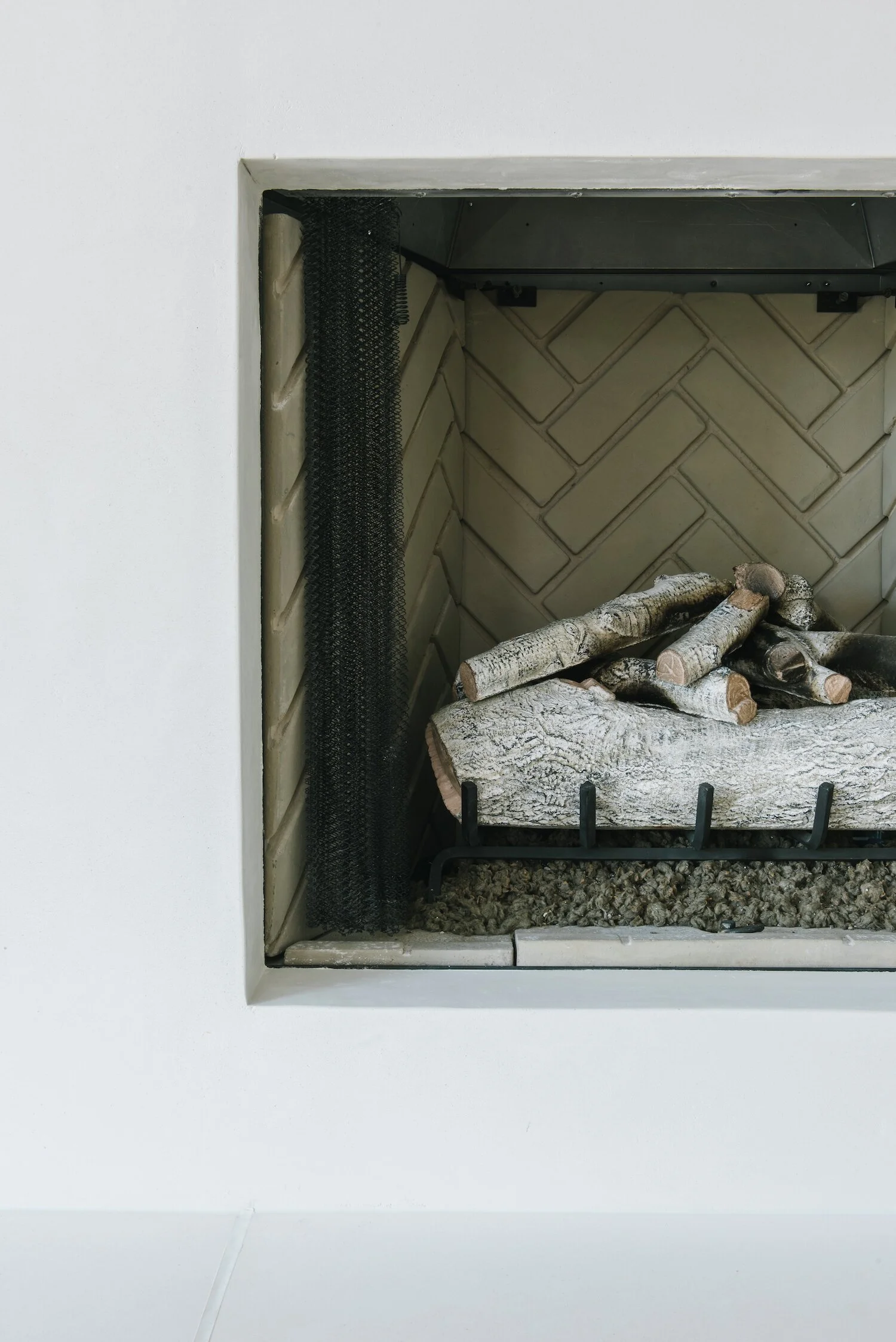 DESIGN TIPS FOR TV ABOVE FIREPLACE - MOUNT VALLEY PROJECT — Tami ...