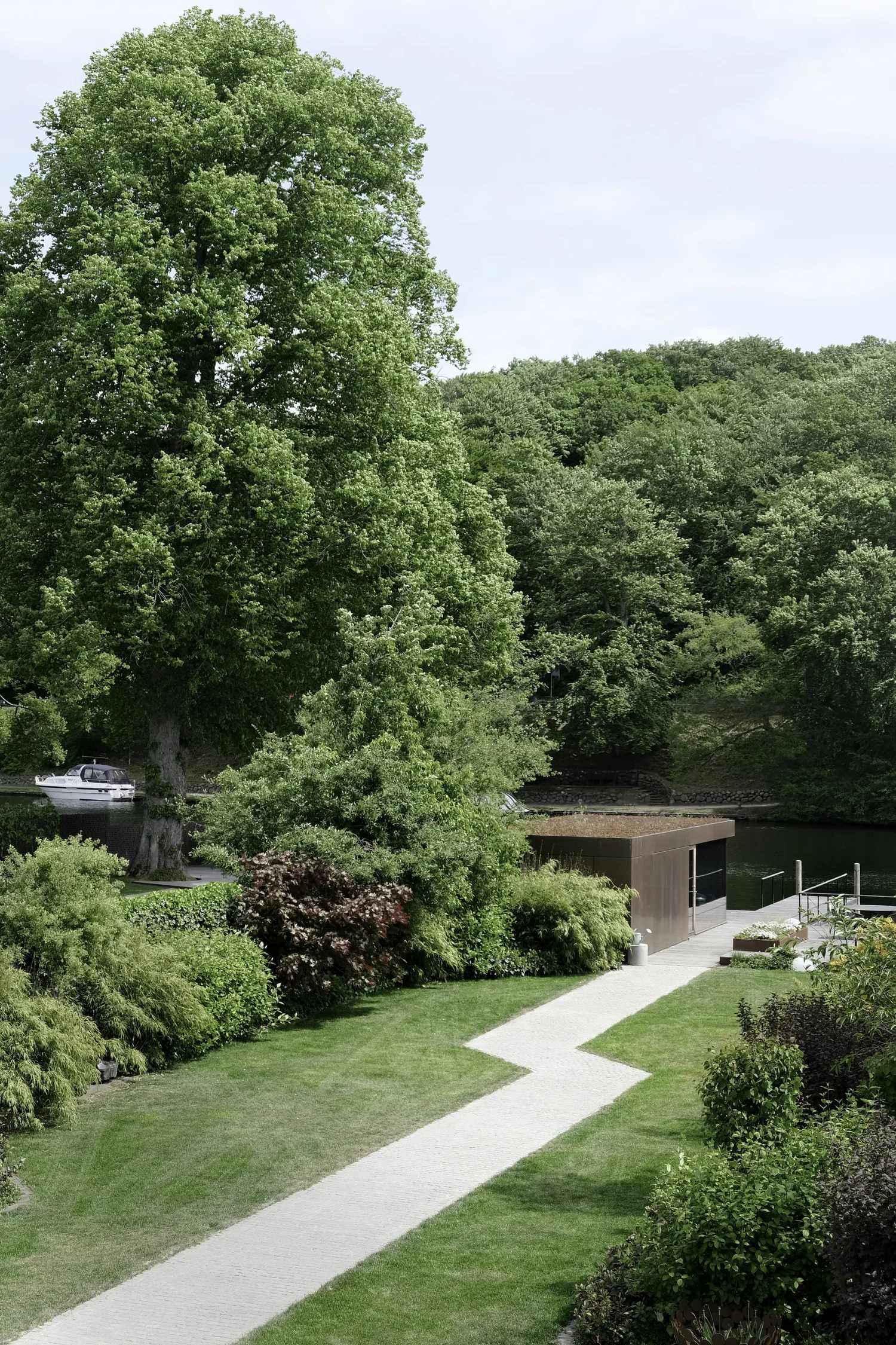 RIVER FLOW HOUSE — DEAR - designarchitects