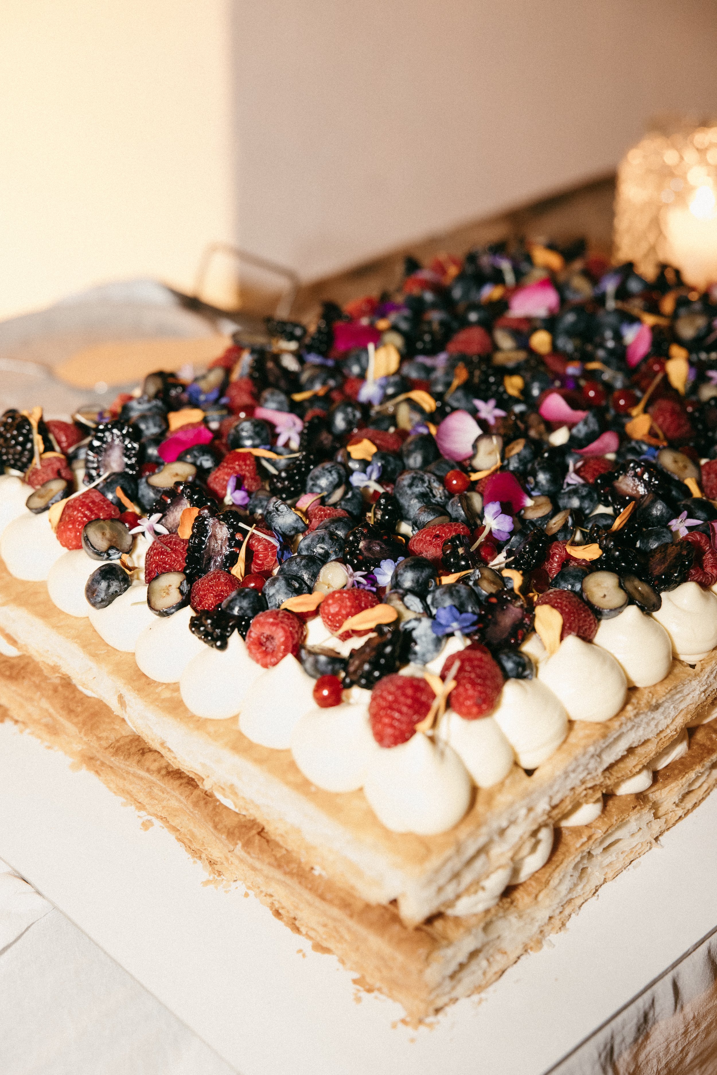 4 WEDDING CAKES FOR YOUR MODERN WEDDING — A.B. ELLIE