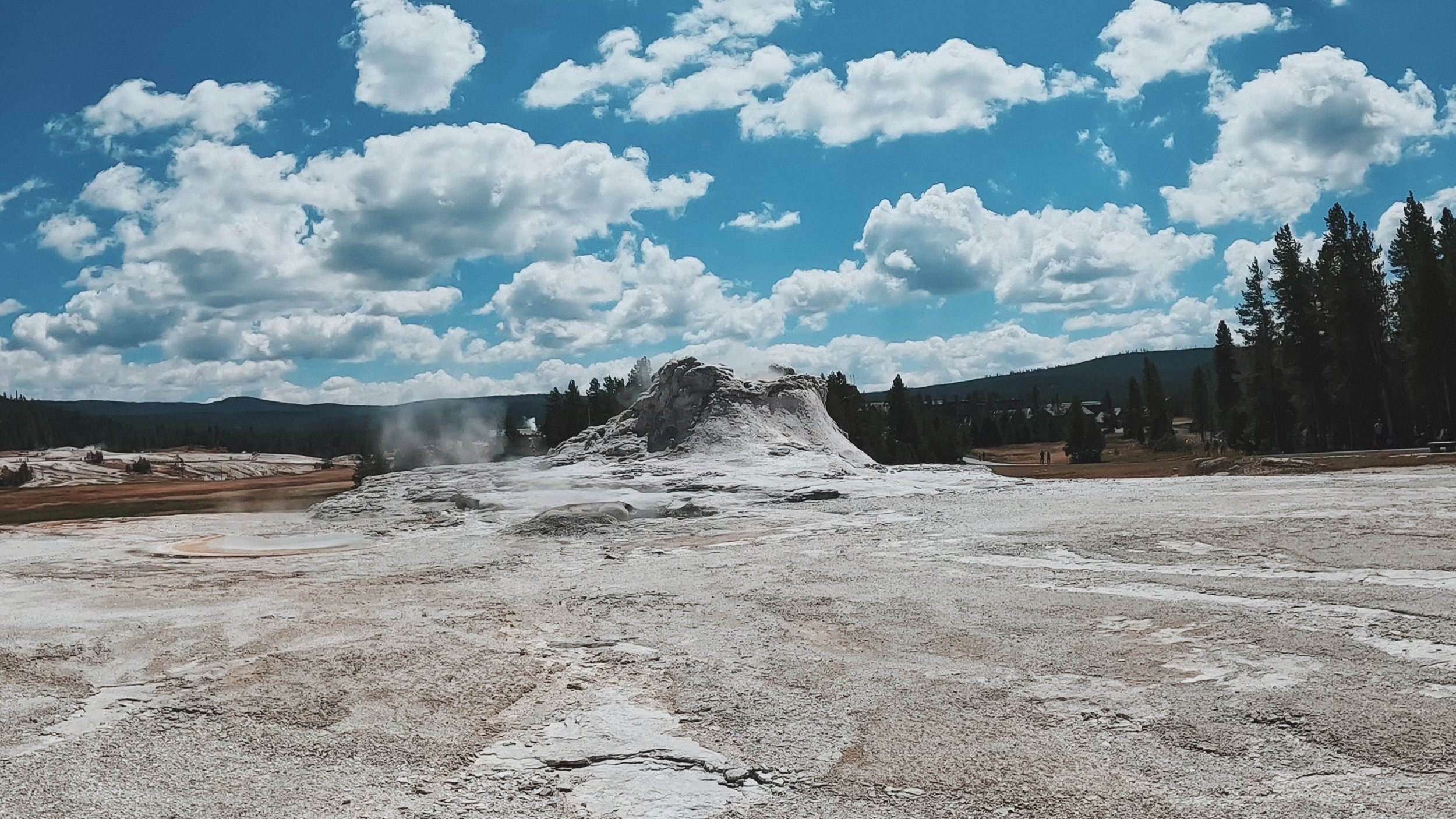 Old Faithful & Upper Geyser Basin: What to See and How to Plan Your ...