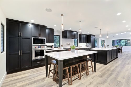 From Central Oak Kitchen to Larger Than Life Kitchen: A total Redesign ...
