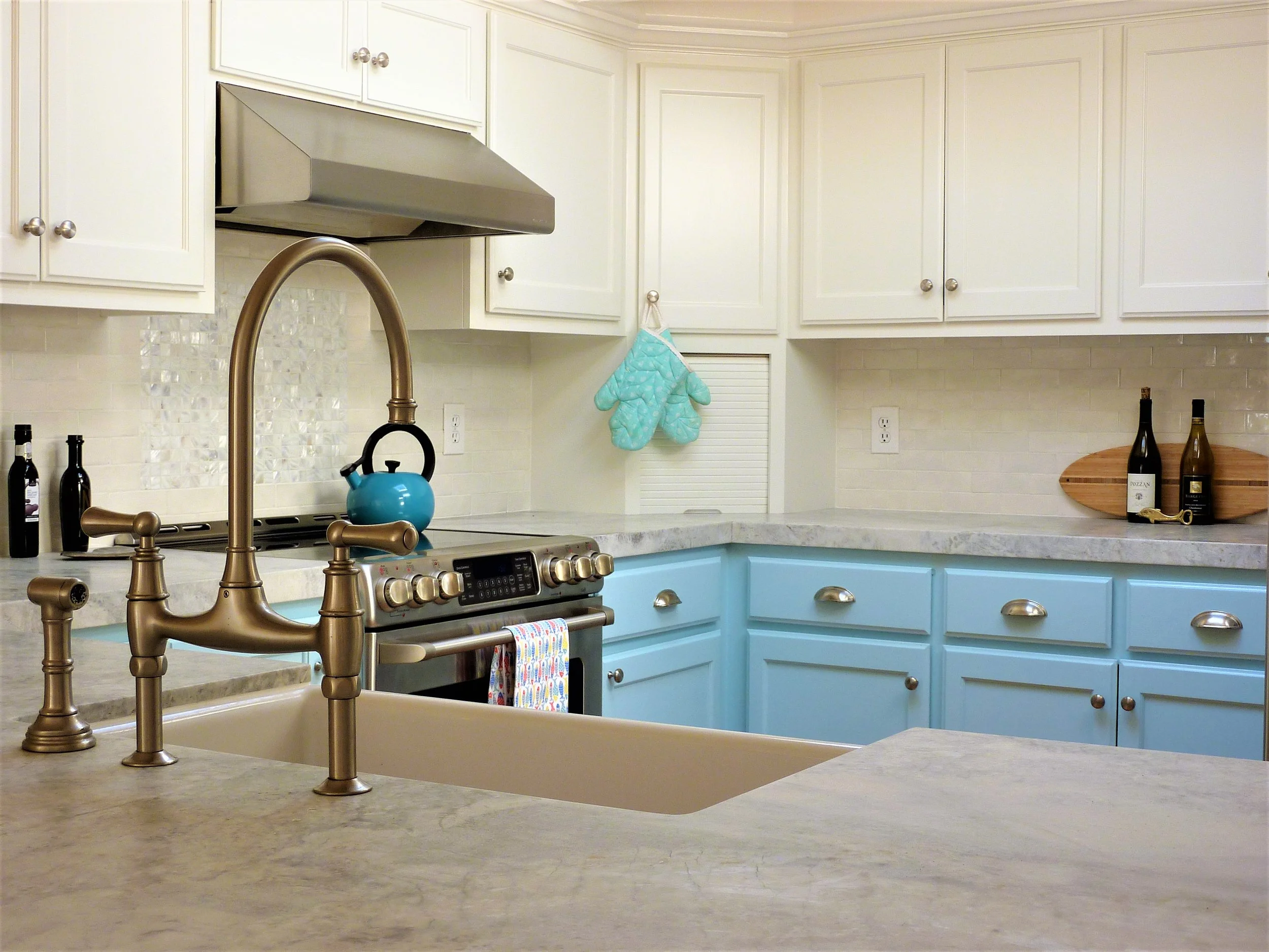 Beach Bungalow Beauty: A Kitchen Retouch | E.L. Designs | Interior ...