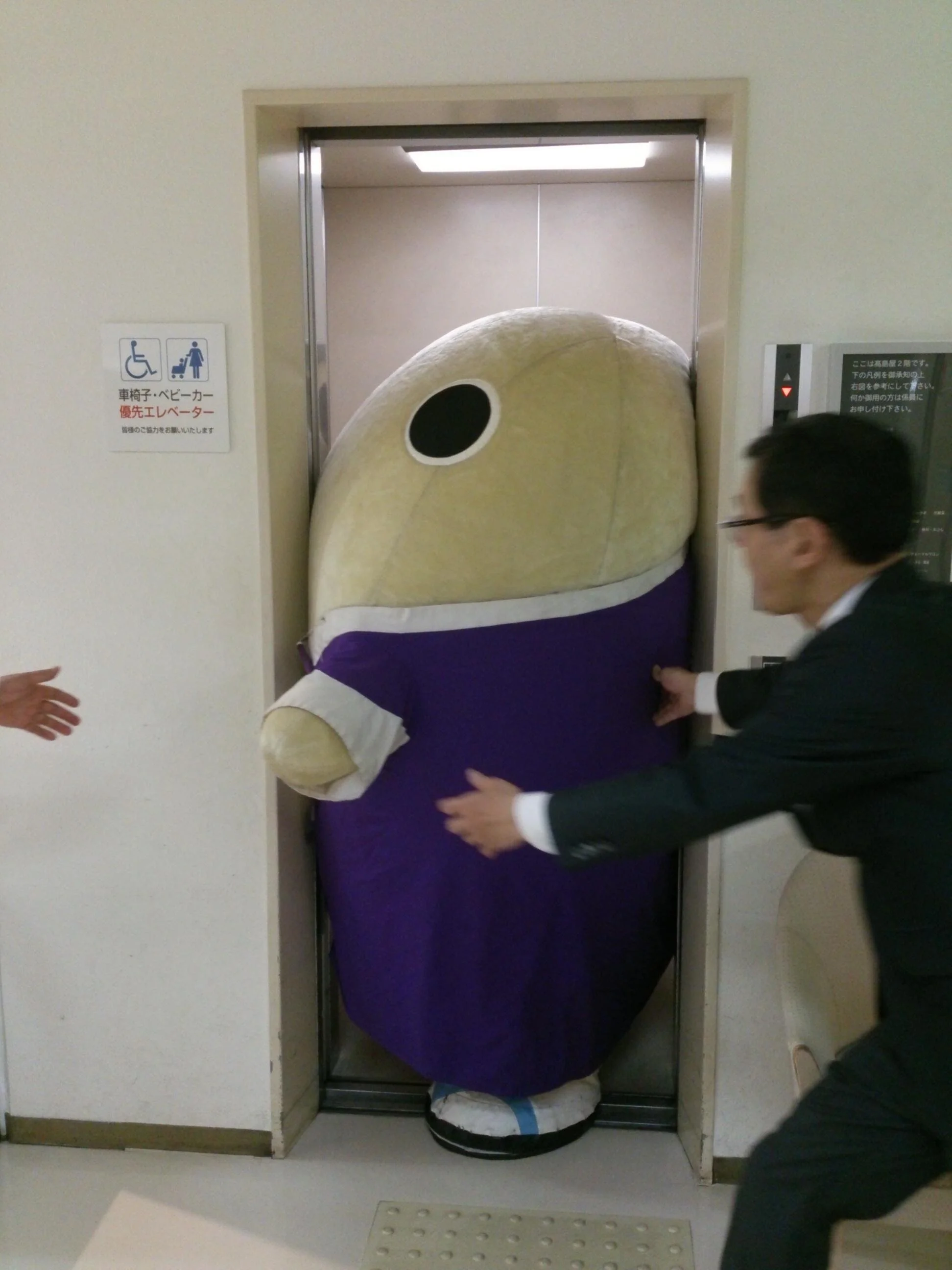 Japanese Mascots Getting Stuck On Their Commute │Yokogao Magazine