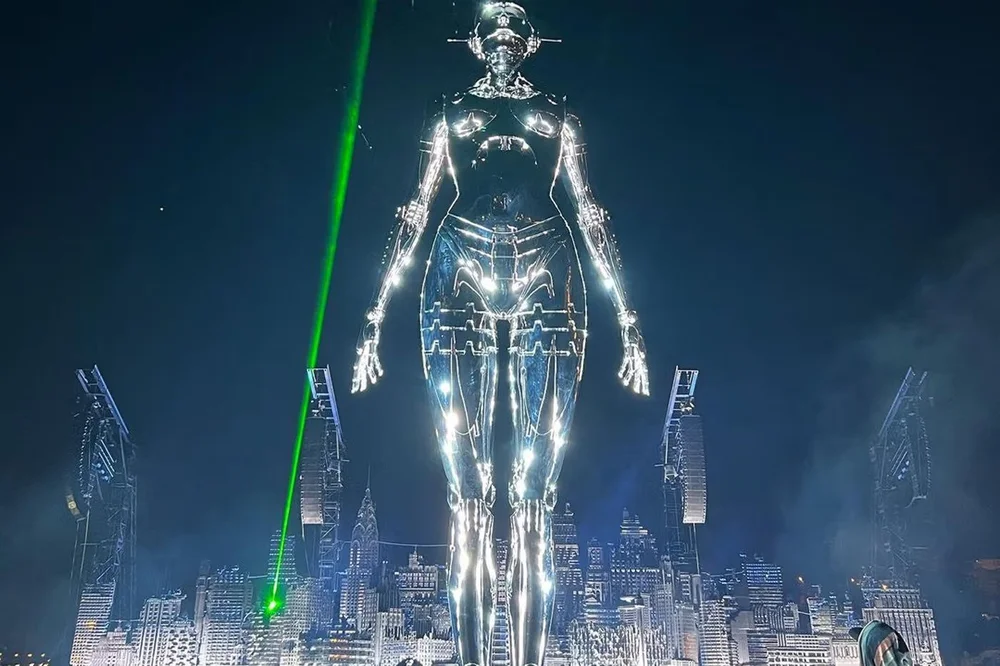 Chrome Worlds - The World of Hajime Sorayama │Yokogao Magazine