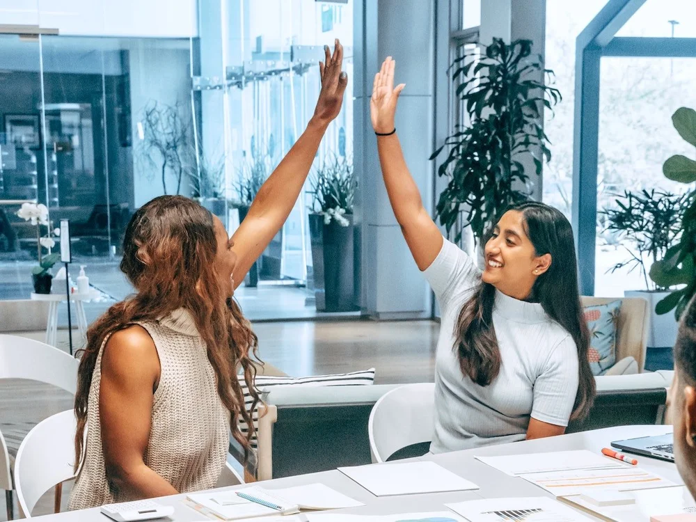 Employee Benefits vs Employee Rewards: What’s the Difference?