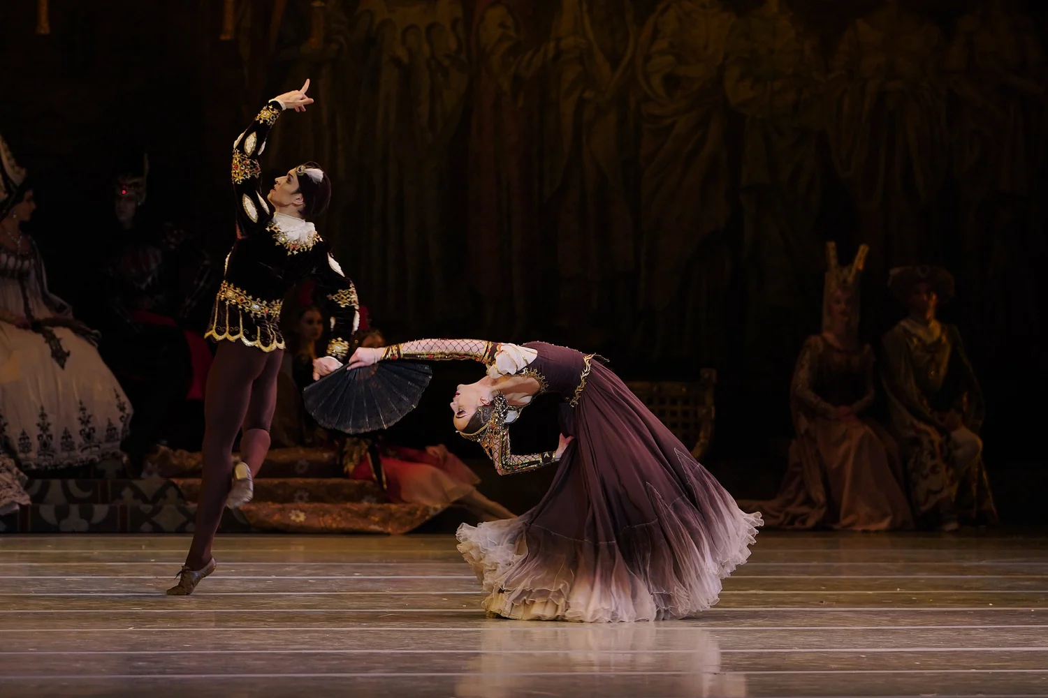 Classical vs. Character Dancer — La DAME de LYS