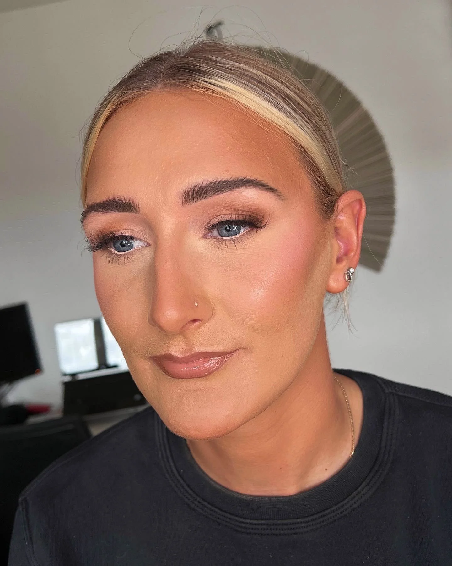 ELLIE OLIVIA ARTISTRY