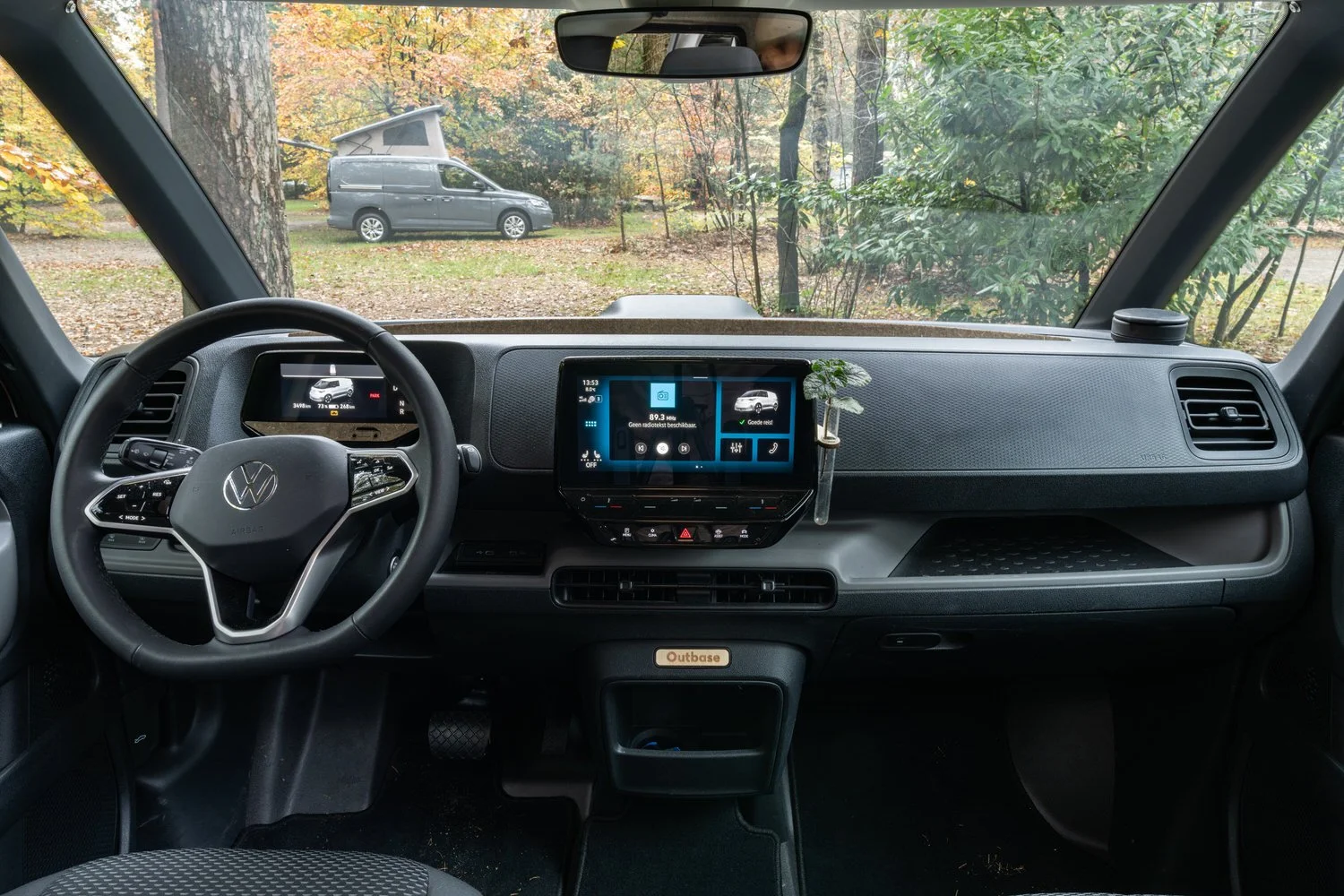 De iconische Outbase ID.Buzz Camper nu te huur — Elektrische camper huren | EV Camper | Recharge ...