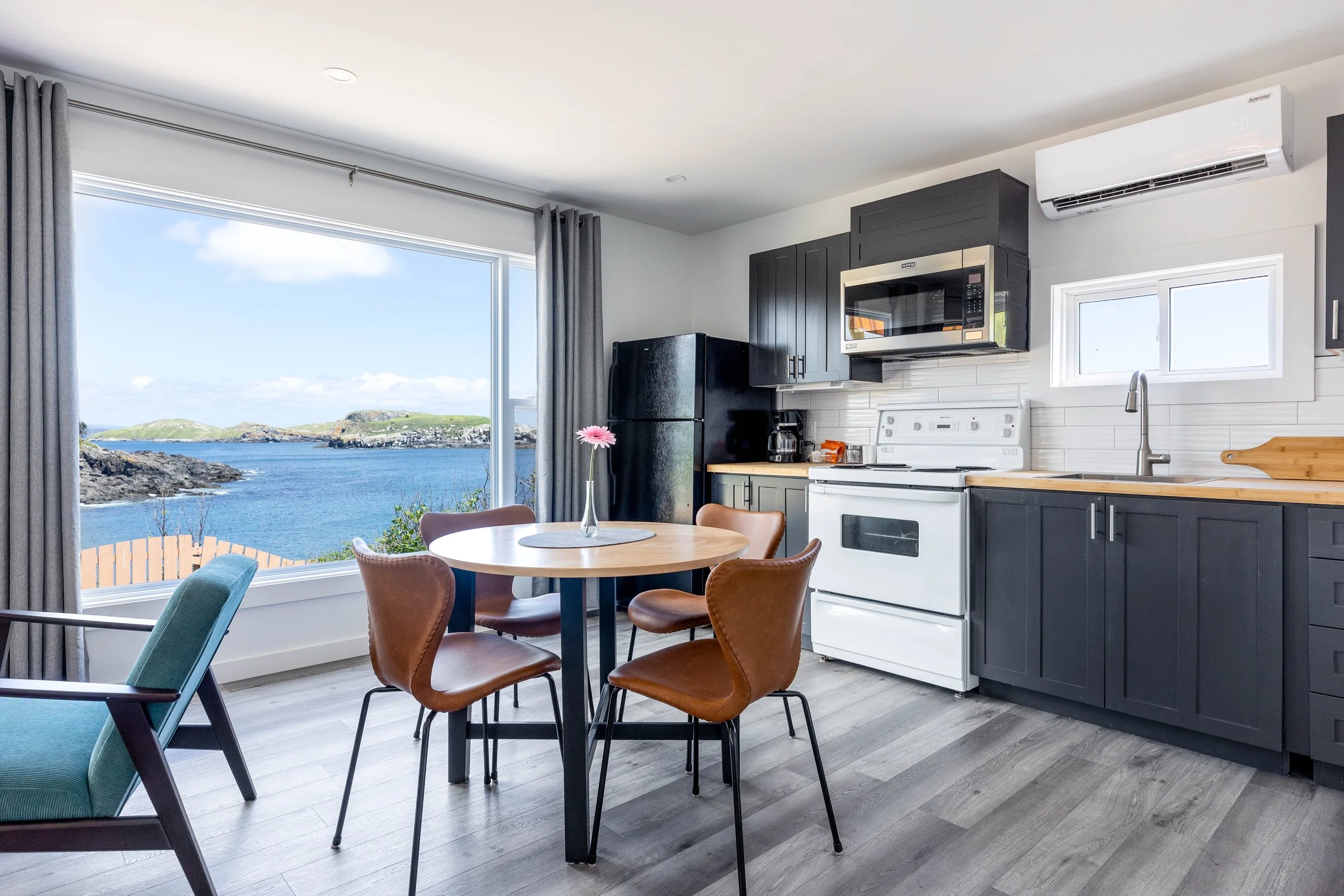 Seaside Detached Cottage — Cliffs Edge Retreat
