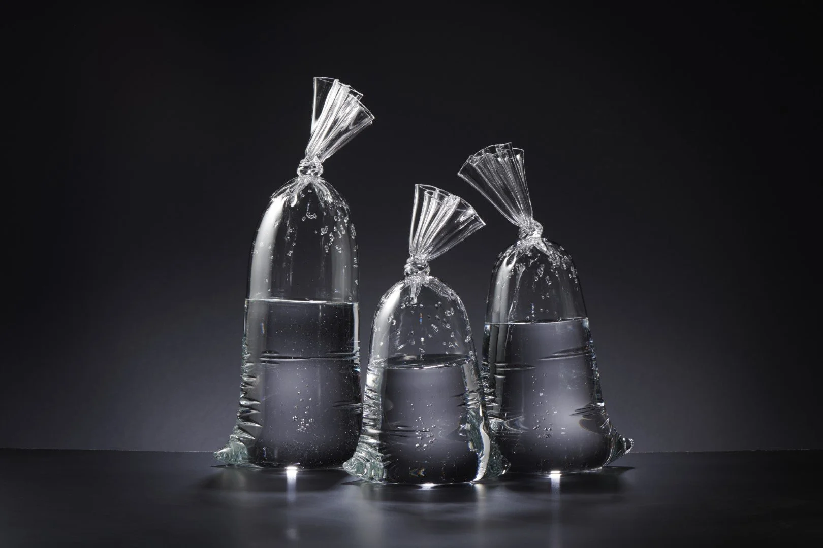 Captivating Glass Waterbag Sculptures: Exploring Fluidity and Fragility ...