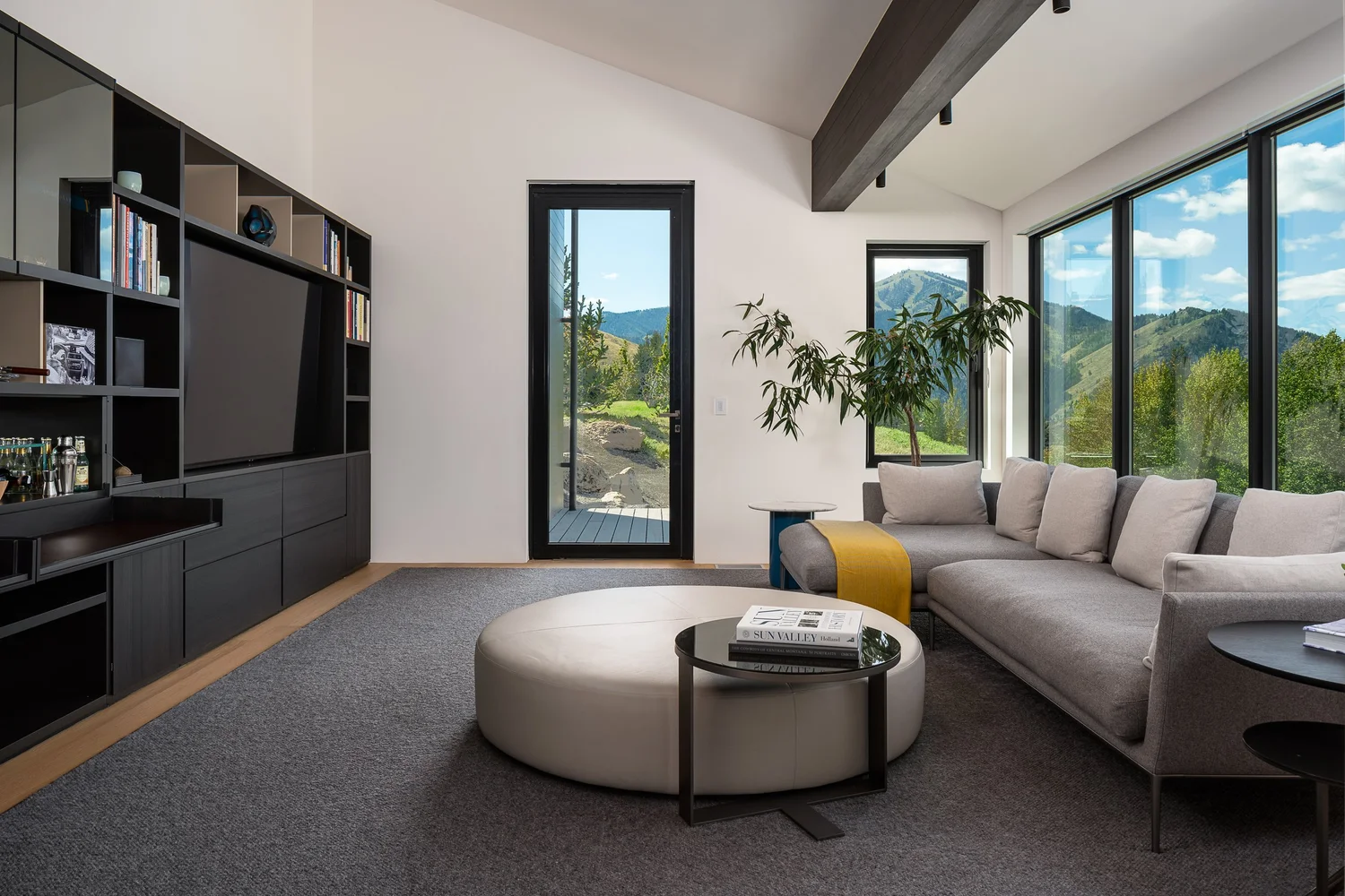 General 5 — 105 Wedeln Lane