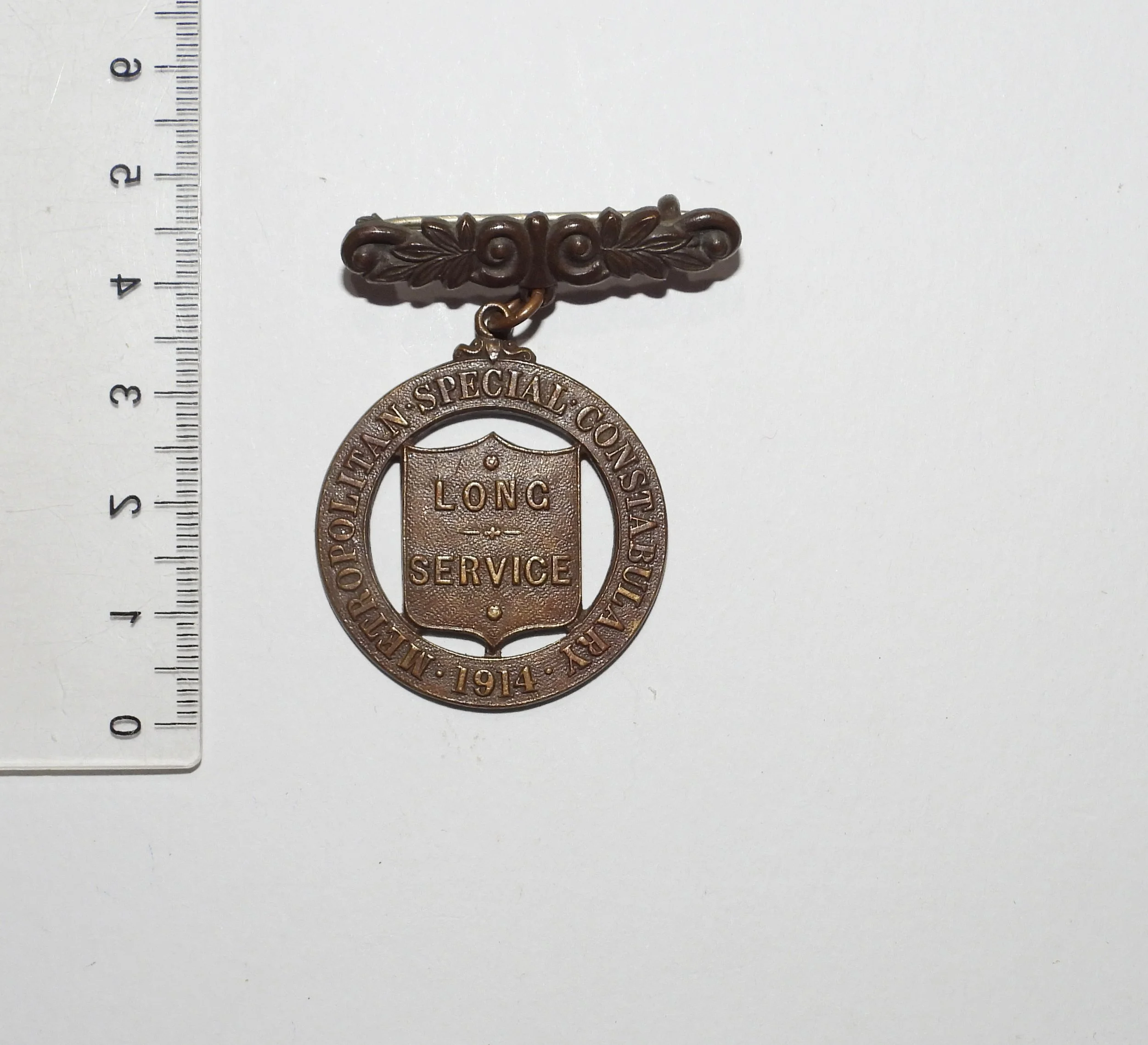 Luton County Borough Police Helmet Plate. 1964 - 1966. (United Kingdom ...