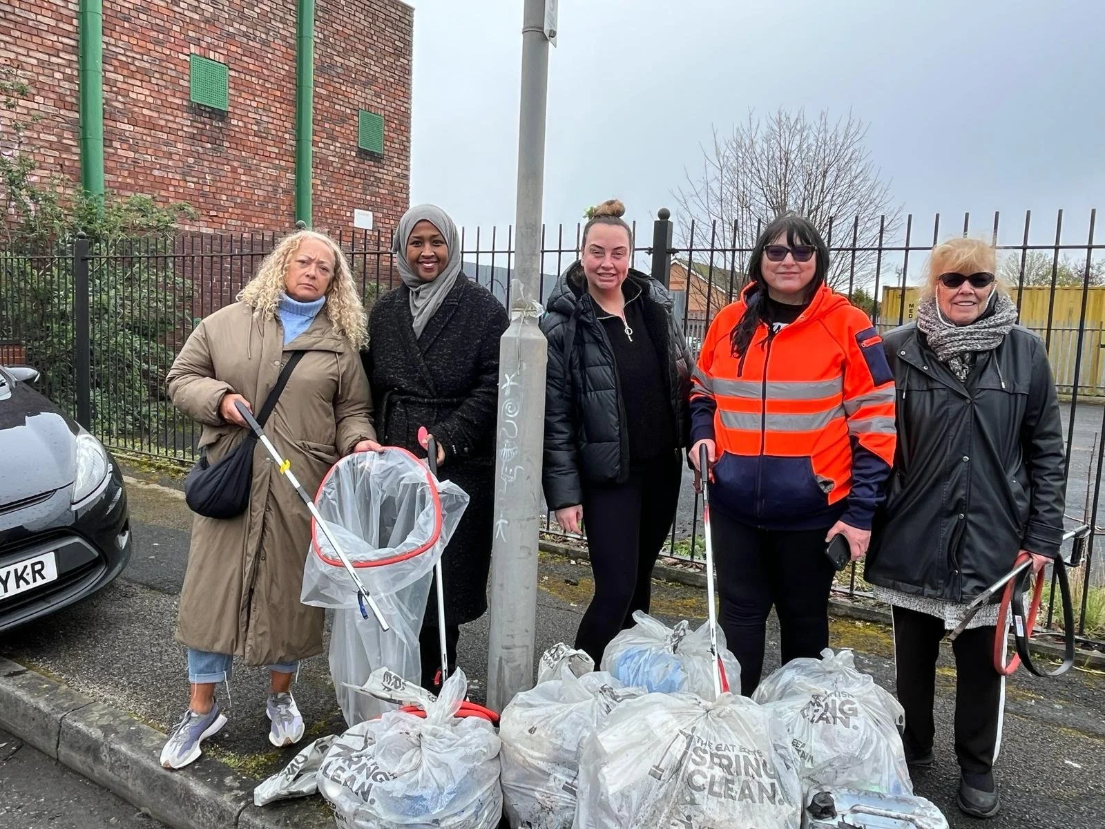 Joining volunteers to keep our streets clean. — Kim Johnson MP